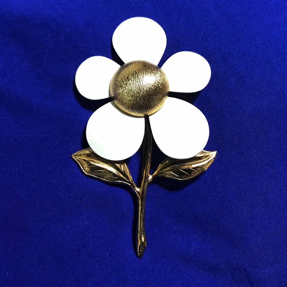 Sarah Coventry Vintage White Daisy Brooch Pin - Gem